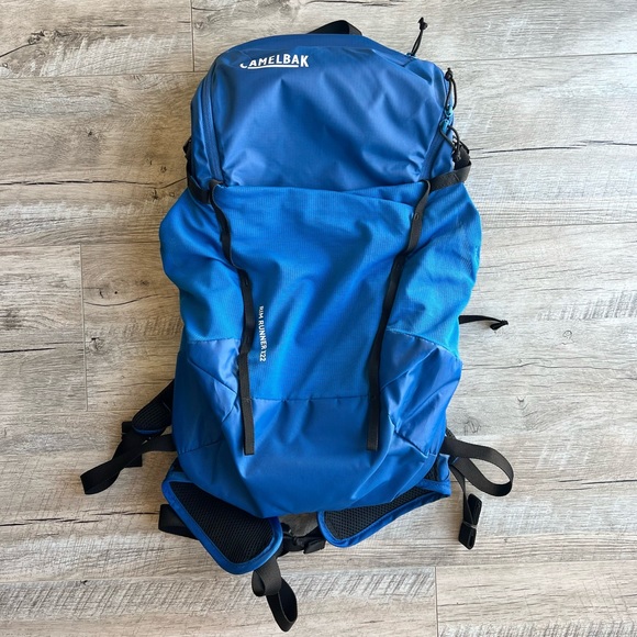 Camelbak | Bags | Nwot Camelbak Rim Runner X 22 Hydration Backpack ...